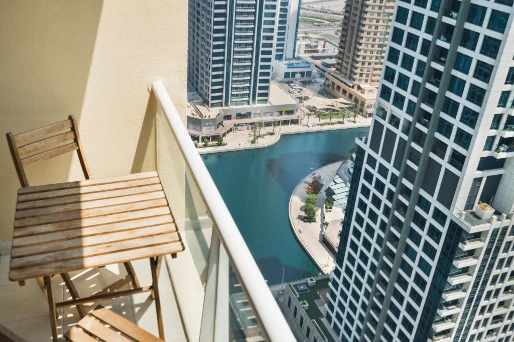 Stylish JLT Studio Lakeview Metro 5min & Marin, Dubai (updated prices 2026)