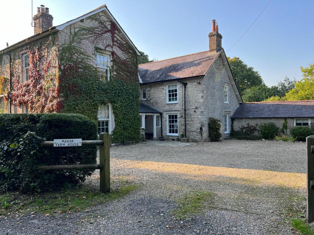 Manor Farm House, Moreton (updated prices 2026)