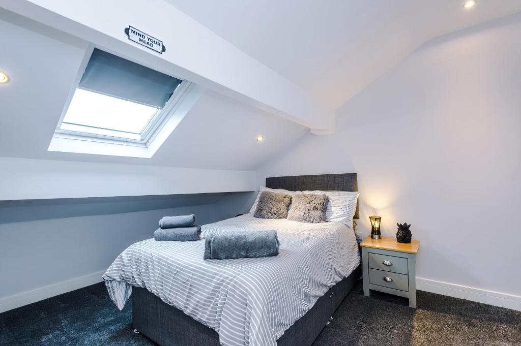Spacious & Elegant 4 Bedroom, Bury Town Centre, Bury (updated prices 2025)