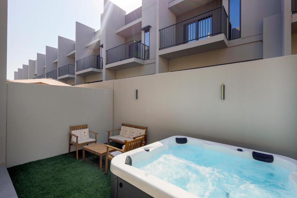 Mag Eye Townhouse - 2BR & M Room Townhouse - Allsopp & Allsopp, Dubai ...