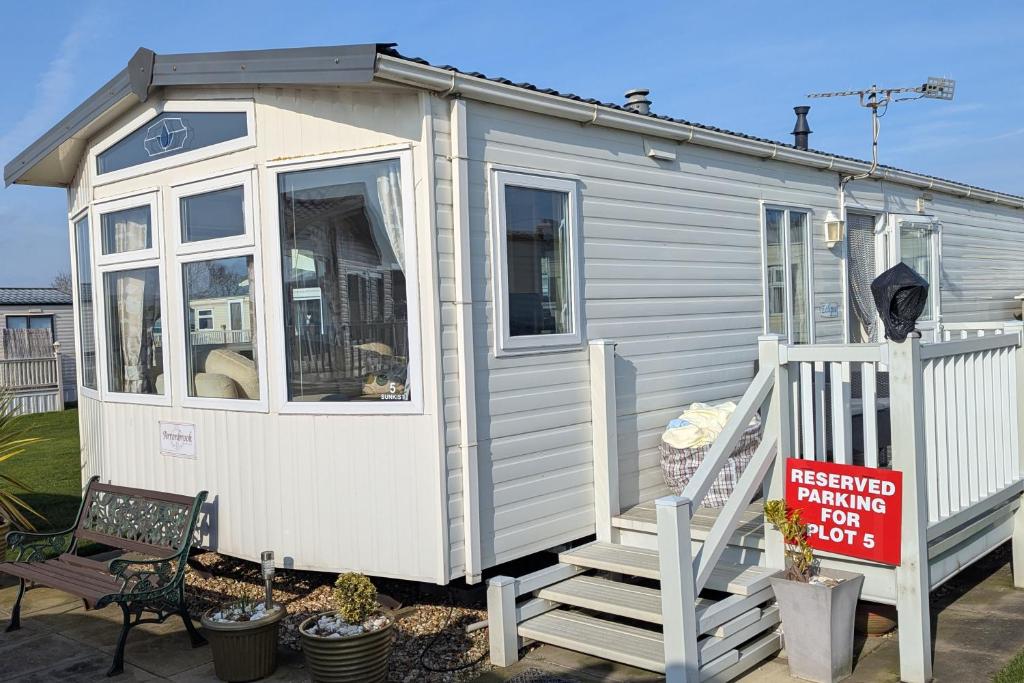 Beachcomber Cabin Dog Friendly - Anderby Creek, Anderby (updated prices 2026)