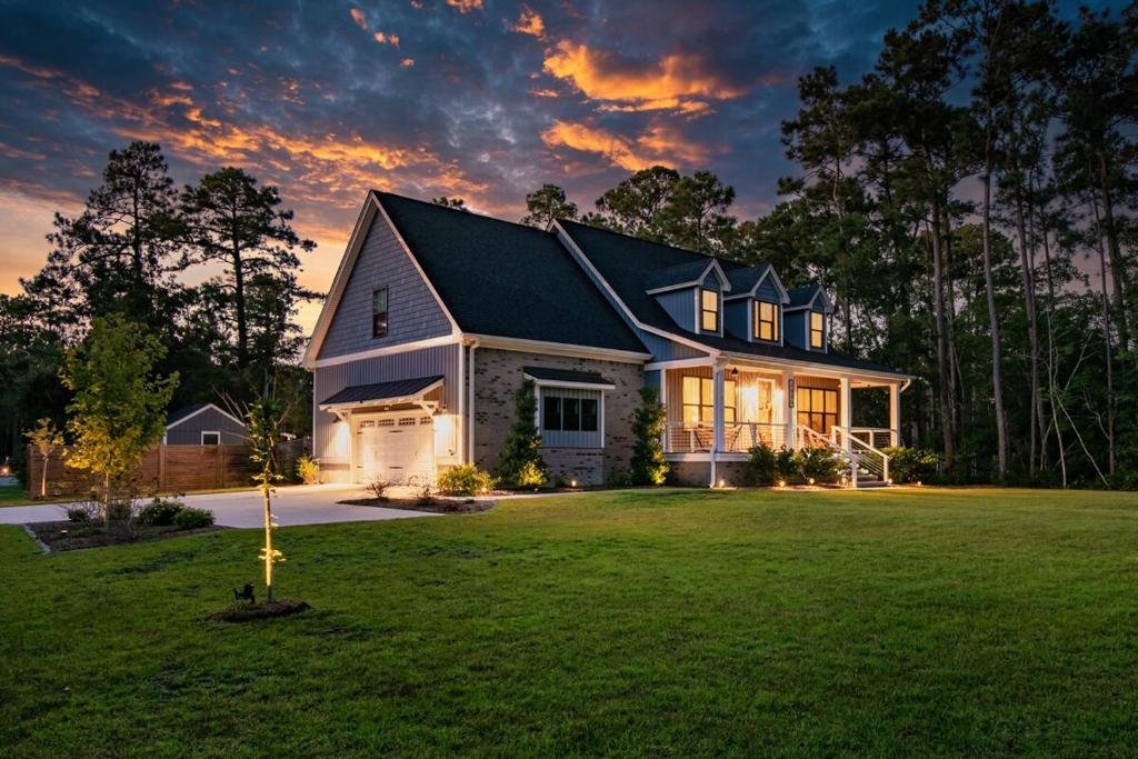 Coastal Getaway! Private Pool & Hot Tub, Hampstead (updated prices 2026)