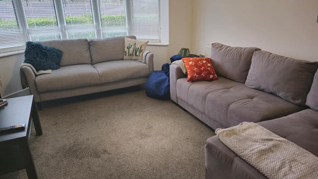 8 Bedroom - Modern Spacious Home - Free Parking, Huddersfield (updated ...