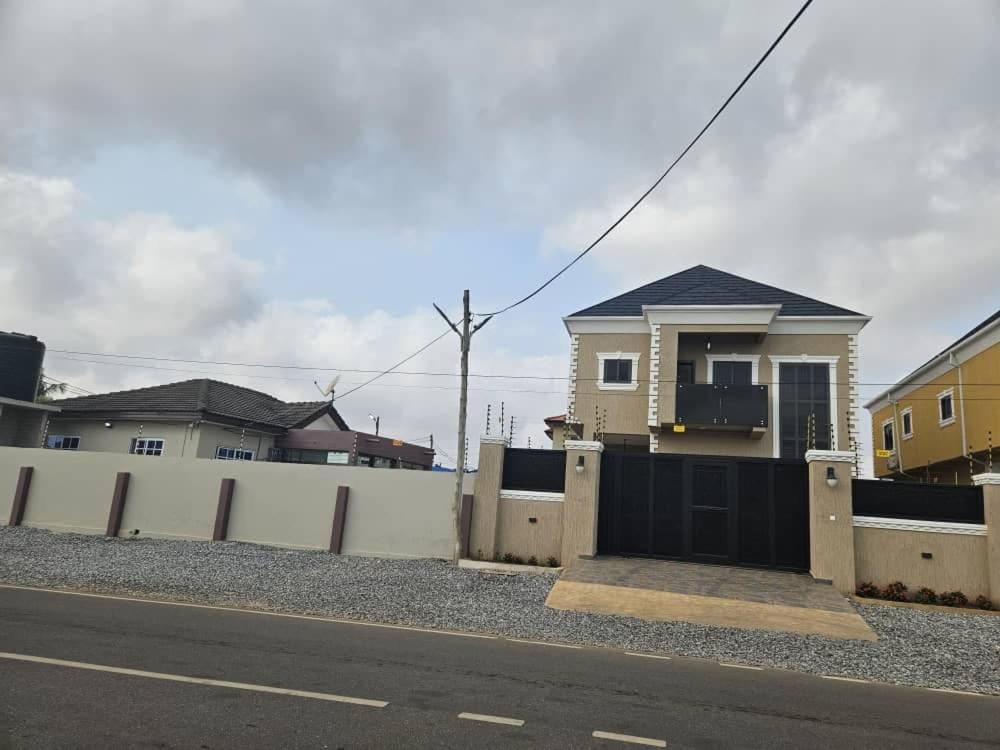 Fully Furnished 4-Bedroom House, Accra (updated prices 2025)