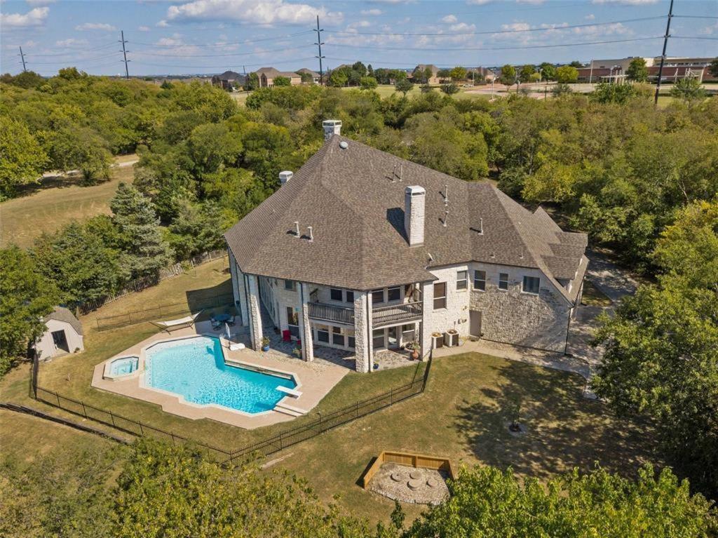 22-Acres Mansion - Pool Party Venue Games & More, Garland (preços ...