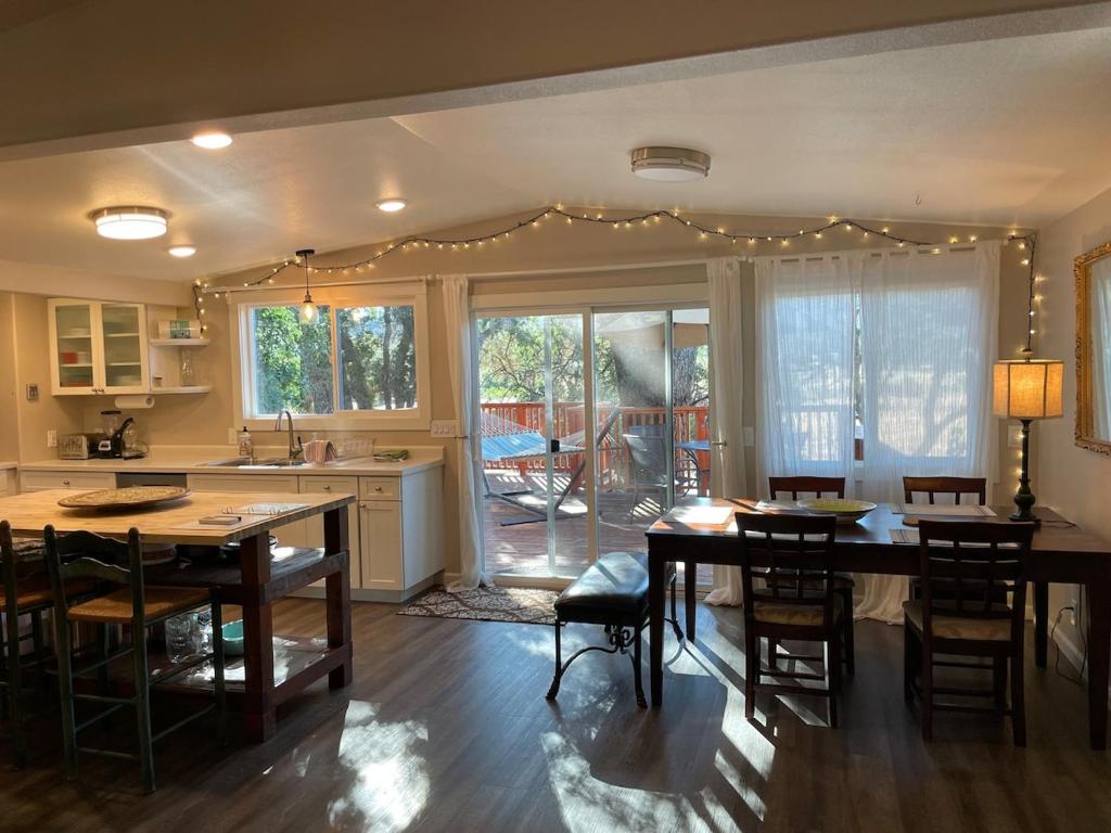 Riverbed House, Middletown (updated prices 2026)