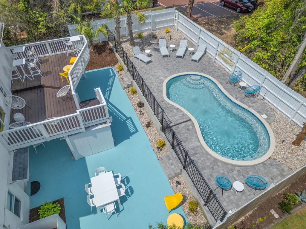 Sunshine House #1-Selfie-Friendly - Steps to Beach, Myrtle Beach ...