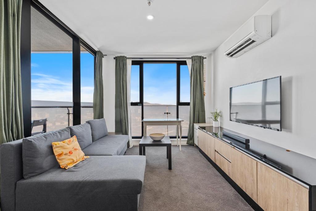 Pool, Gym & Panoramic Views, Harrison (updated prices 2026)