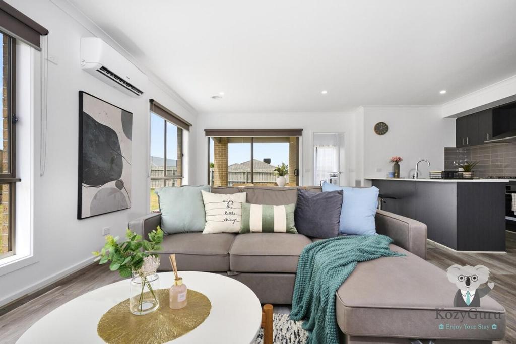 KozyGuru Pakenham Comfortable 4-Bedroom House, Pakenham (updated prices ...