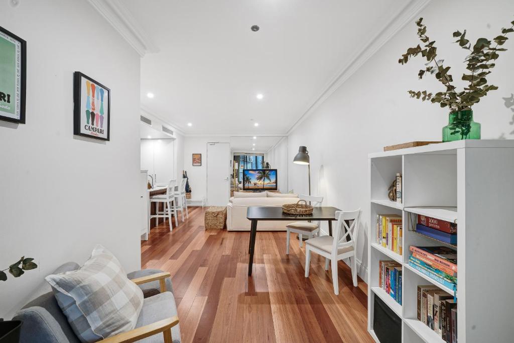 Stylish City Escape with Private Courtyard, Sydney (updated prices 2026)