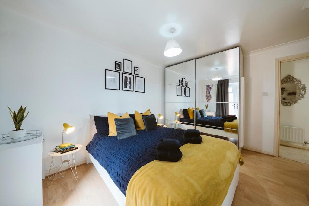 Cosy 2 BDR flat 5 min to ExCel free Car Parking, London (updated prices ...