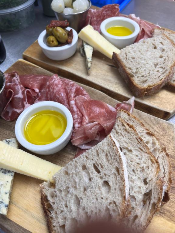 The New Inn Heckfield, Hook (updated prices 2025)