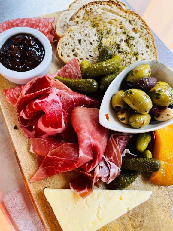 The New Inn Heckfield, Hook (updated prices 2025)