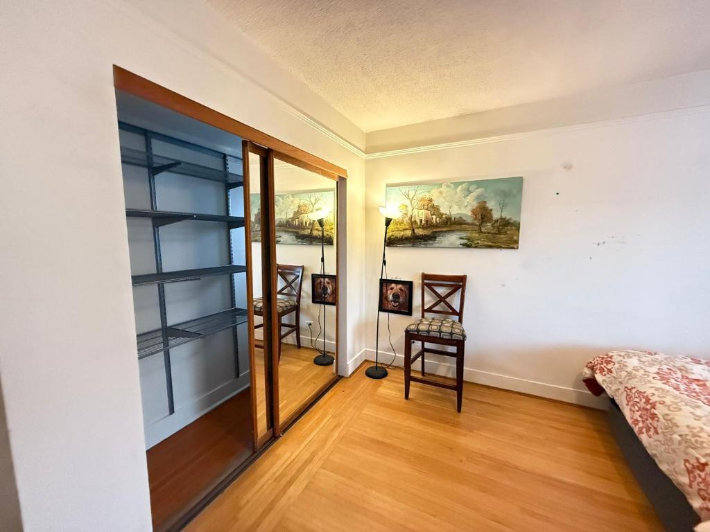 VANCOUVER HOLIDAY HOME- Close to Shopping, Beach, UBC and Downtown ...