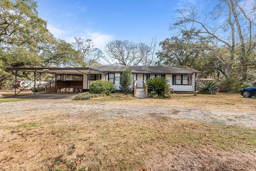 Spacious Farmhouse Ranch Near Mobile, Tillmans Corner (updated prices 2025)
