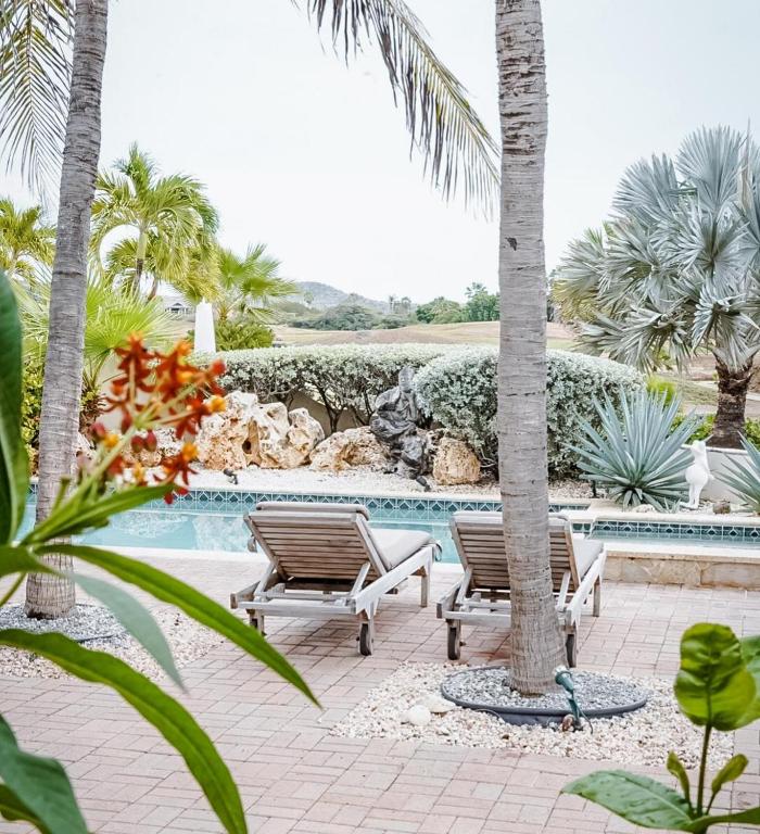 Family villa with private pool & golf course view, Palm-Eagle Beach ...