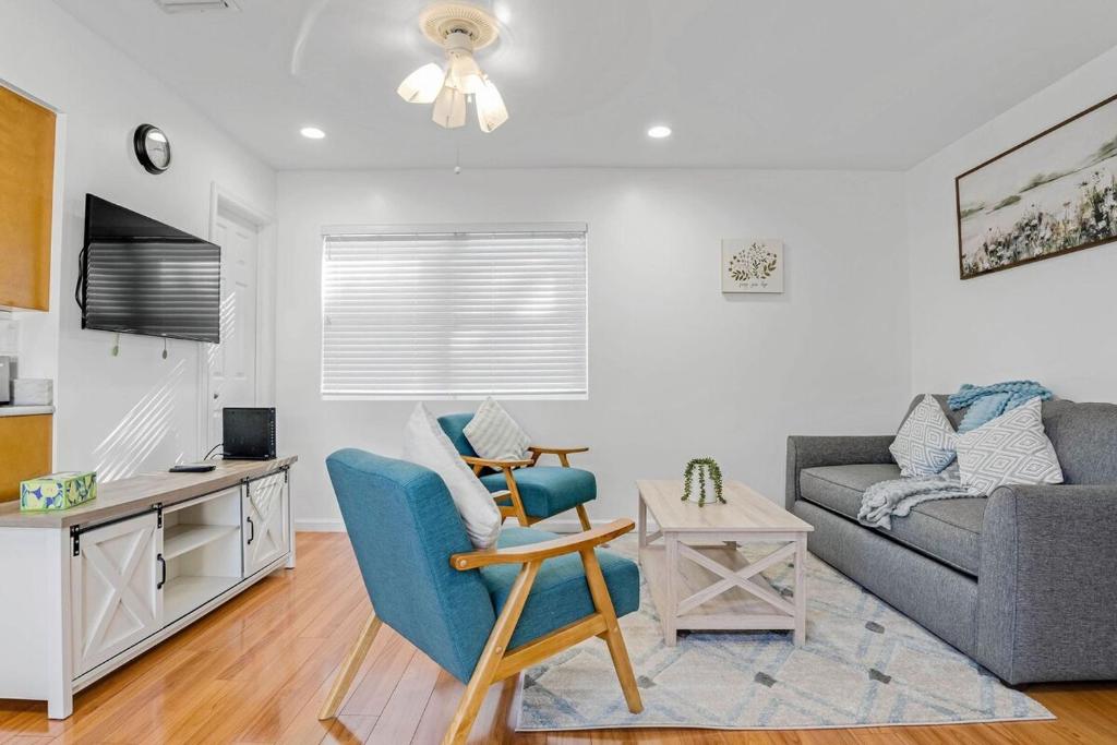 Cozy Retreat with Hot Tub & Workspace near Beaches, West Palm Beach ...