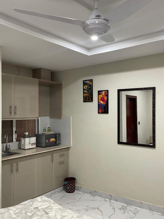 UrbanBnB - Cozy Studio in Islamabad, Rawalpindi (updated prices 2025)
