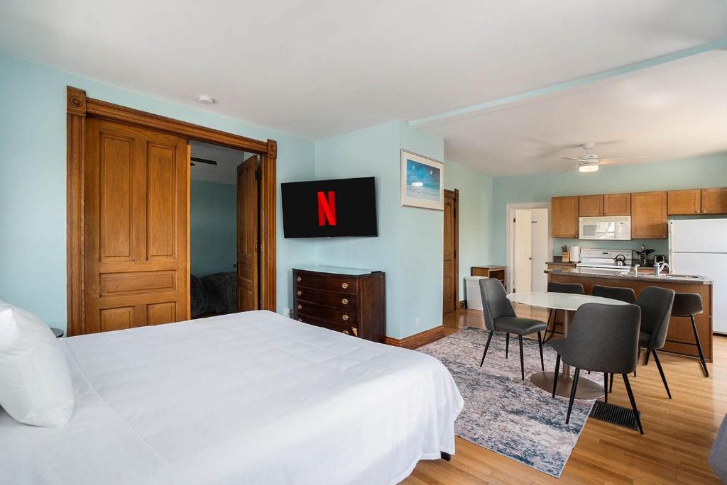 Grand Harbor Apartments 3 - 200, Grand Haven (updated prices 2026)