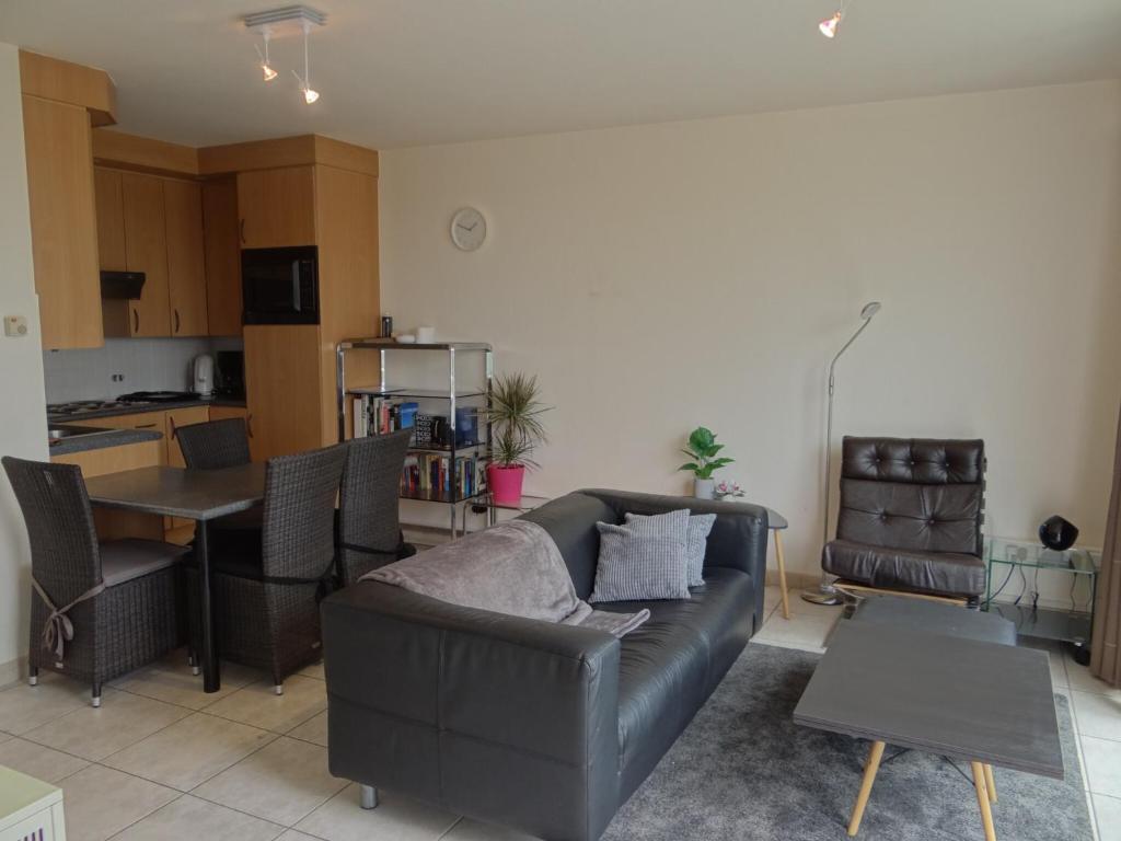 Sunlit Apartment Near Beach, Nieuwpoort (precios actualizados en 2026)