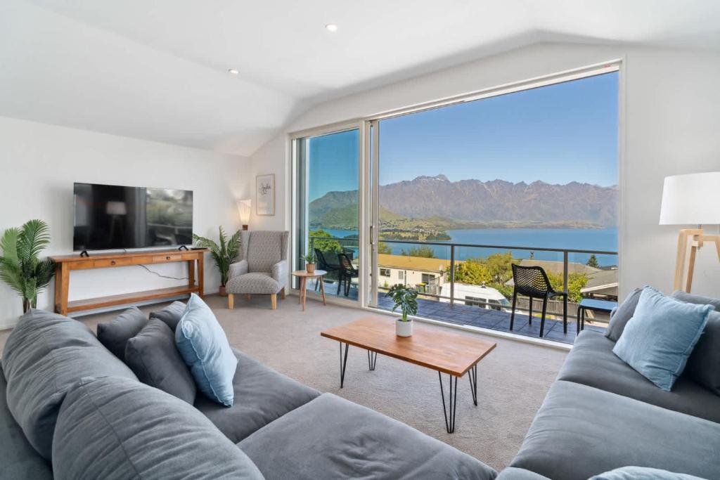 Spectacular views large 3-bedroom house, Queenstown (updated prices 2026)