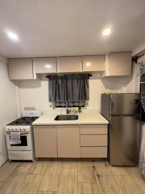 1BR Inland Oasis, Saint Paulʼs (updated prices 2026)