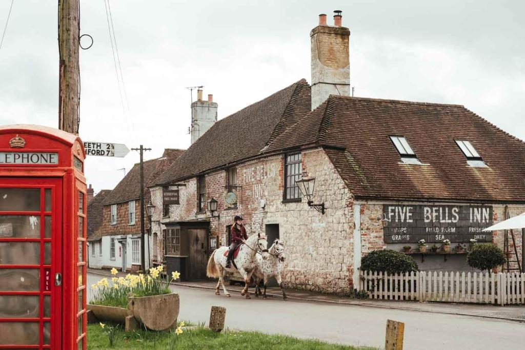 The Five Bells Inn, Brabourne (updated prices 2026)