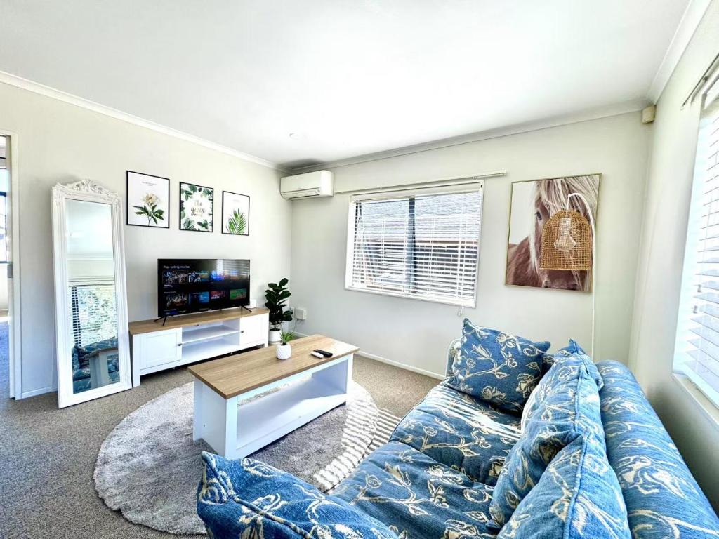 Spacious Comfty 4 BDMs House in Rototuna, Hamilton (updated prices 2025)