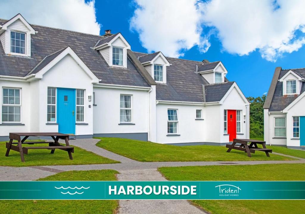 Dingle Harbour Cottages 3 Bed Sleeps 7 by Trident Holiday Homes, Dingle ...