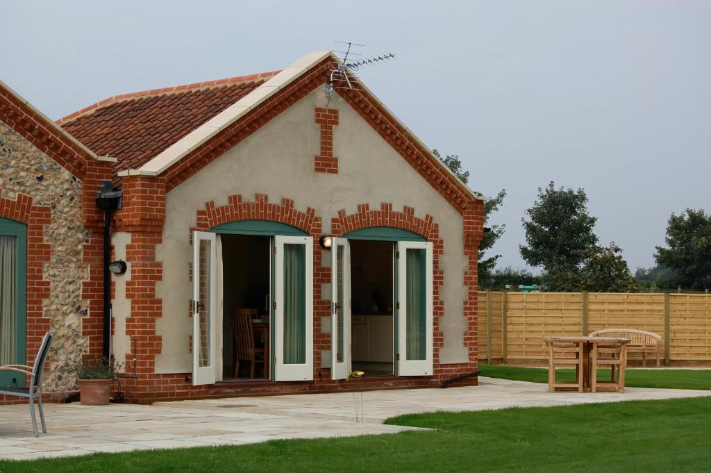 Romulus, Roudham (updated prices 2026)