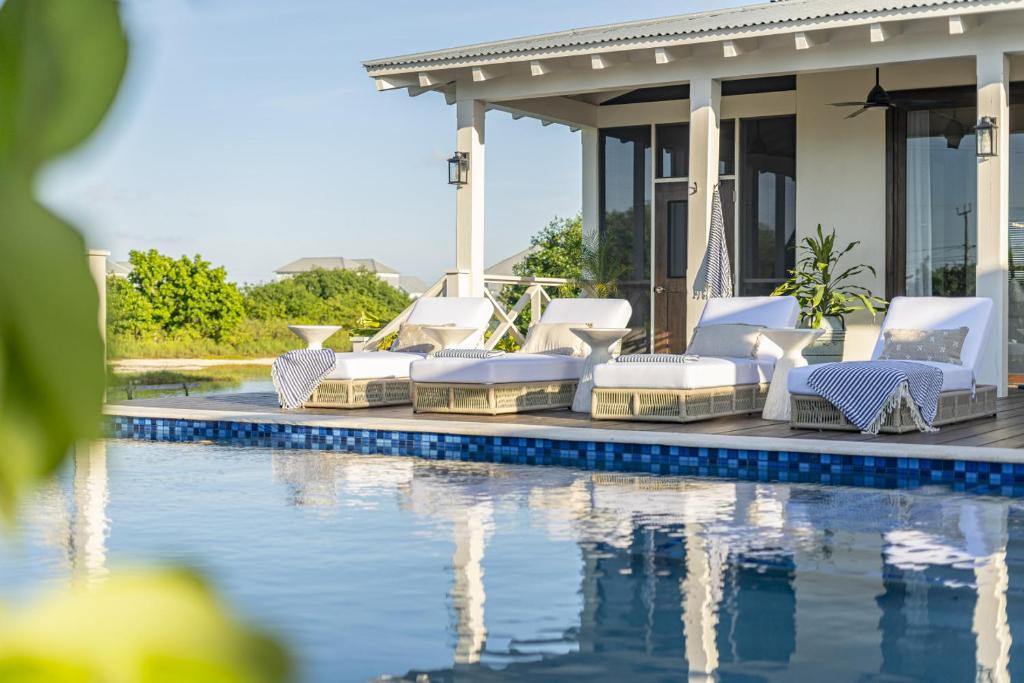 Casa Agua Azul & The Pool Club at Mahogany Bay, San Pedro (prezzi ...