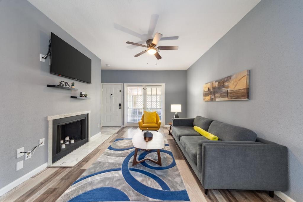 Gated 2BR Townhouse, Pool & Patio, Near Museums, Houston (updated ...