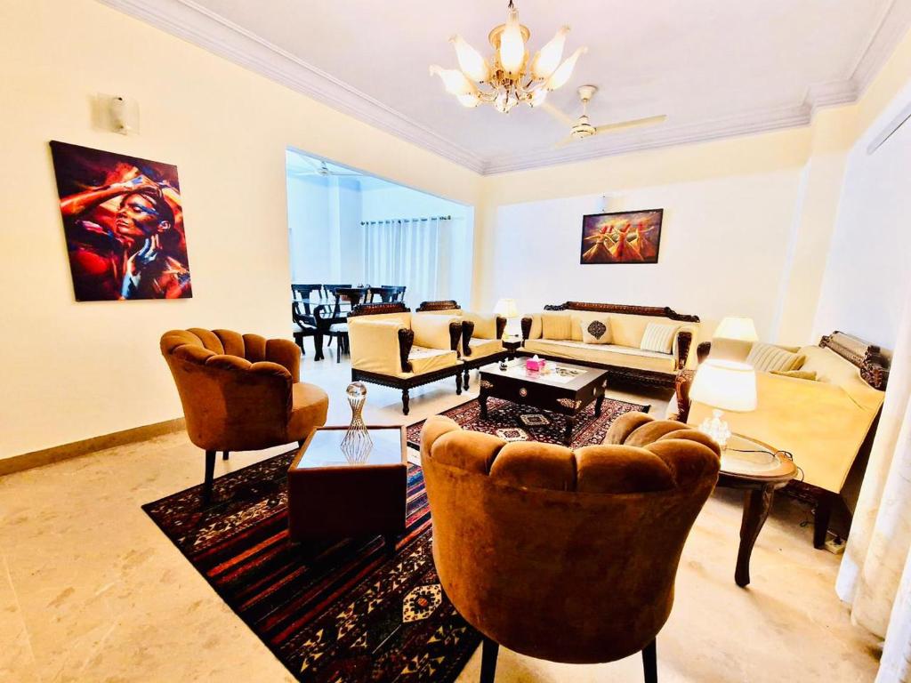 Family Apart ISB F-11 #5, Islamabad (updated prices 2025)