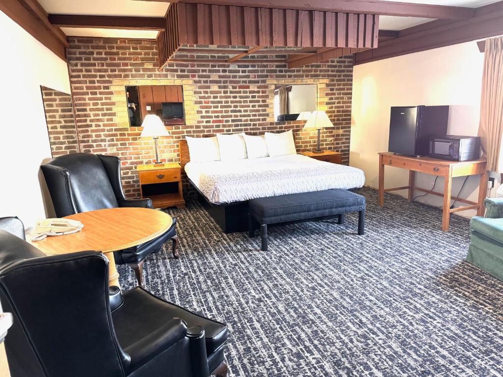 Don Q Inn, Dodgeville (updated prices 2025)