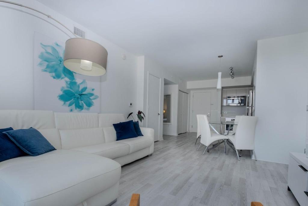 Your Paradise in Miami Beach Gym and Pool 2b 2b 1507, Hallandale Beach ...