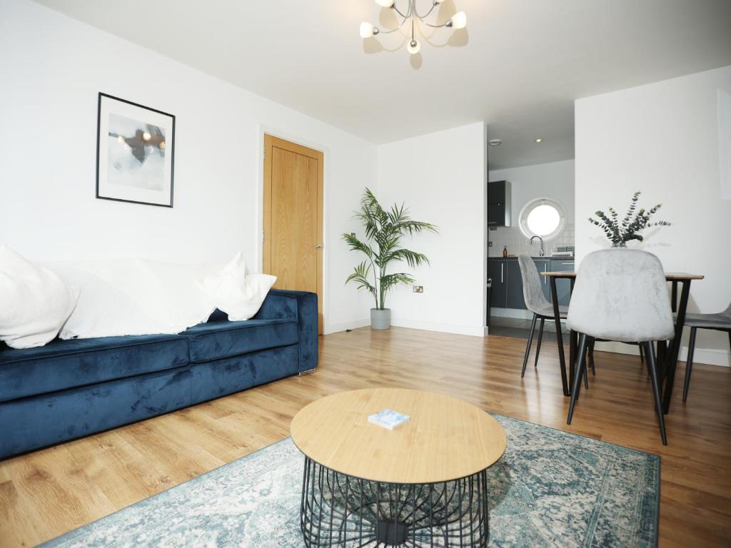 Executive Cardiff Bay Apartment by N And N Stays, Perfect location for ...