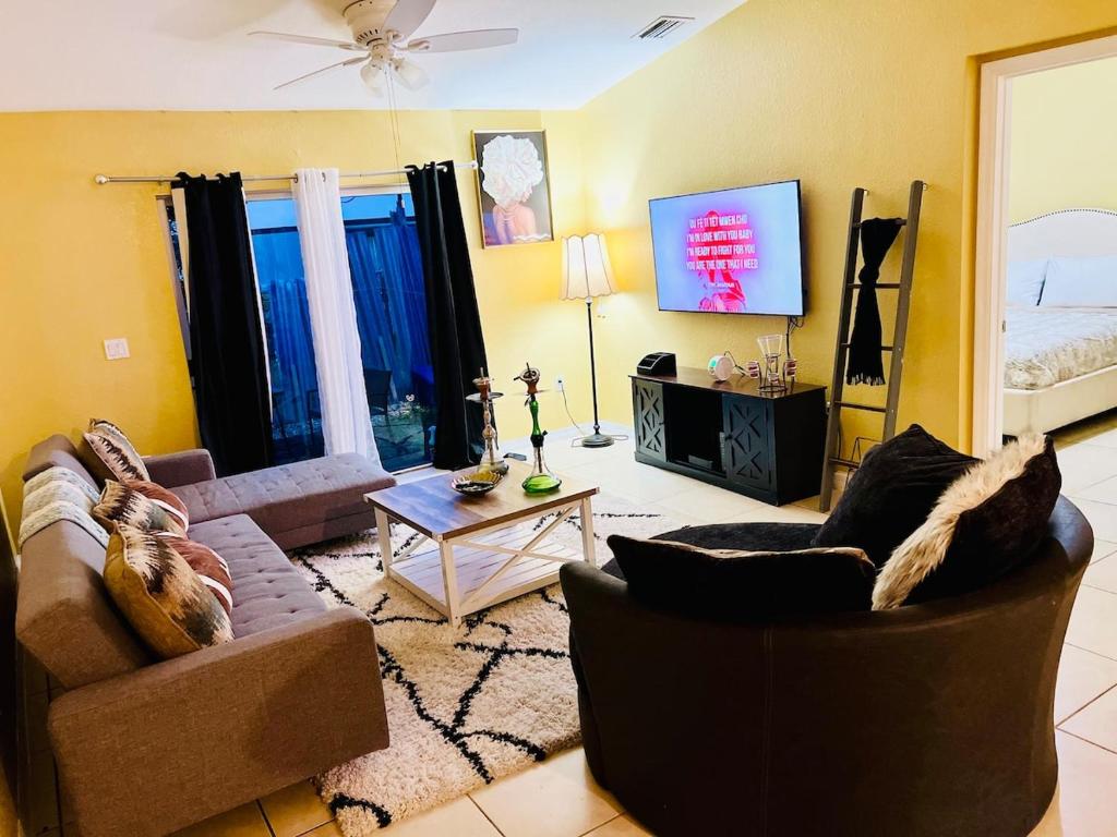 Stunning Hidden Gem, Pembroke Park (updated prices 2026)