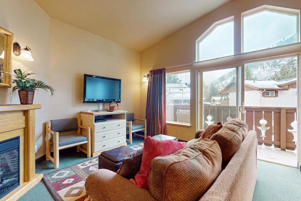 Icicle Village Resort Condo #407, Leavenworth (updated prices 2025)