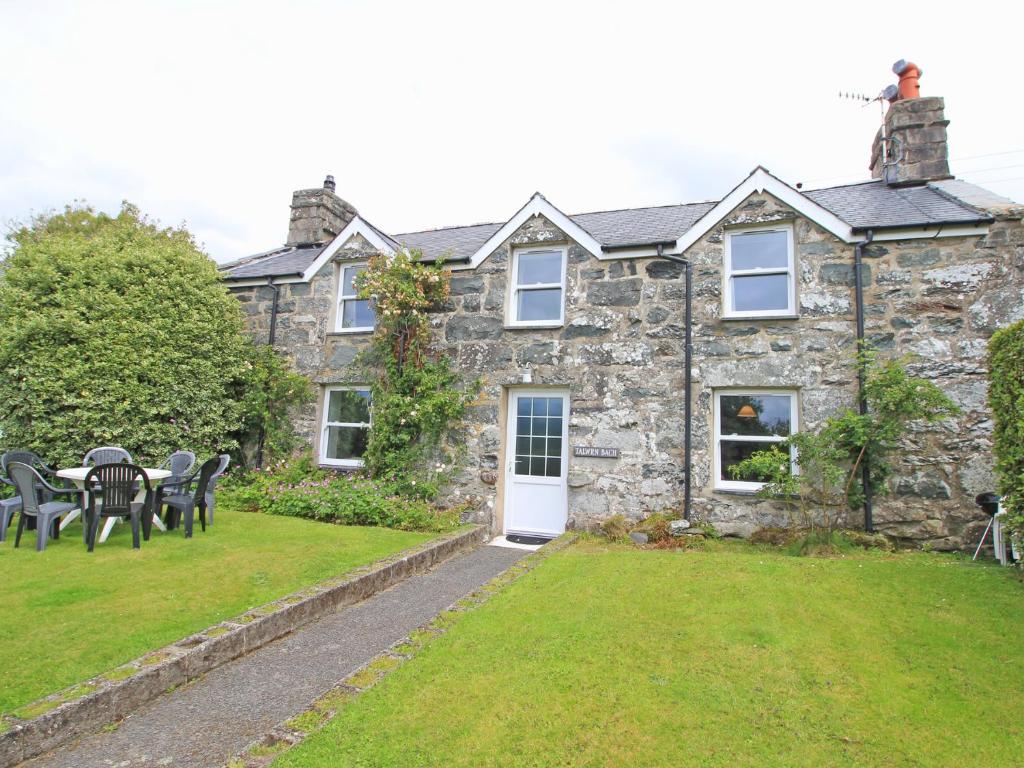 The Farmhouse, Llanbedr (updated prices 2026)