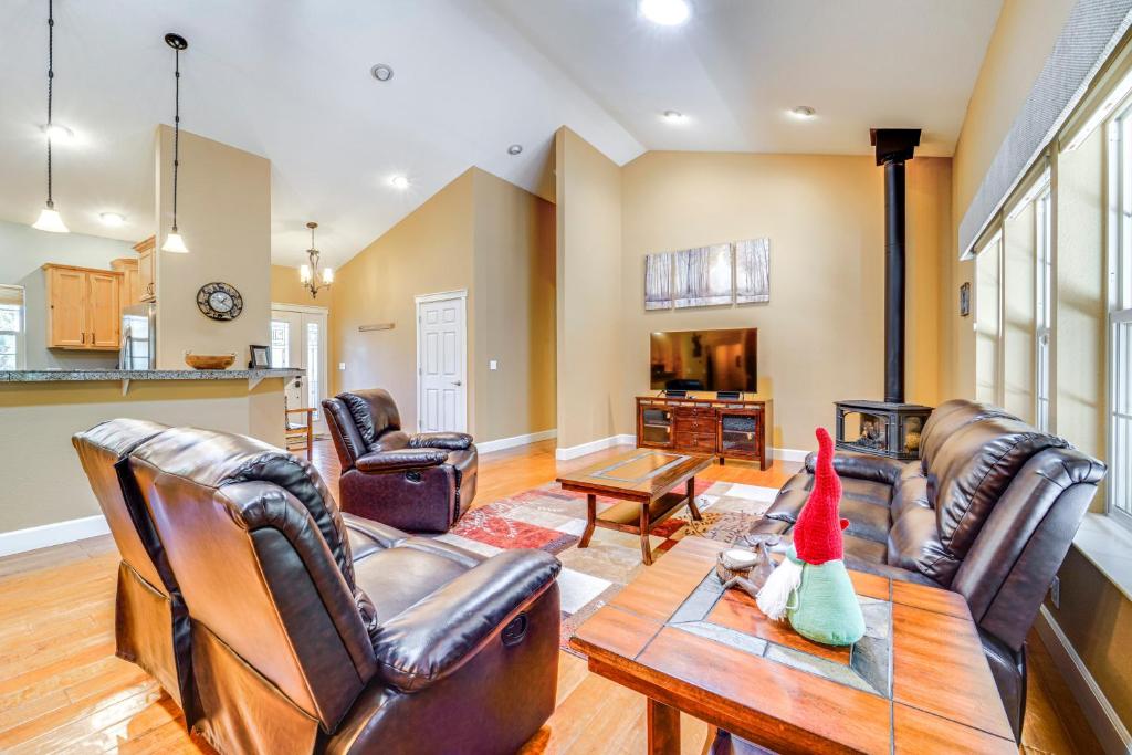 Hike and Explore Graeagle Getaway with Furnished Deck, Graeagle ...