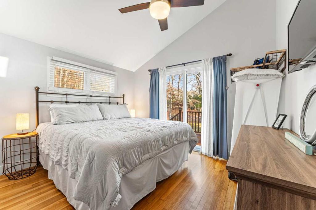 Fresh Pond Chateau Newly Renovated Bright & Cozy, Oak Bluffs (precios ...
