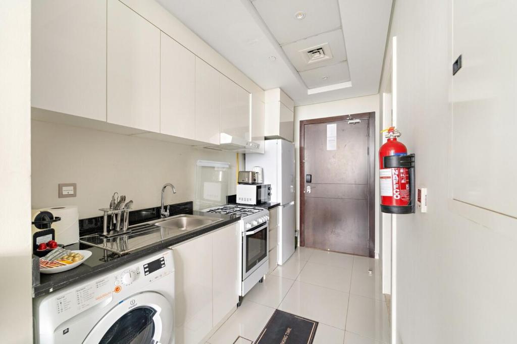 FIRST CLASS Studio Luxe Cozy Living, Dubai (updated prices 2026)