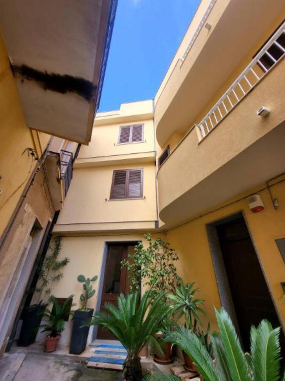 Two-story house in the city -climatized, Avola (updated prices 2025)