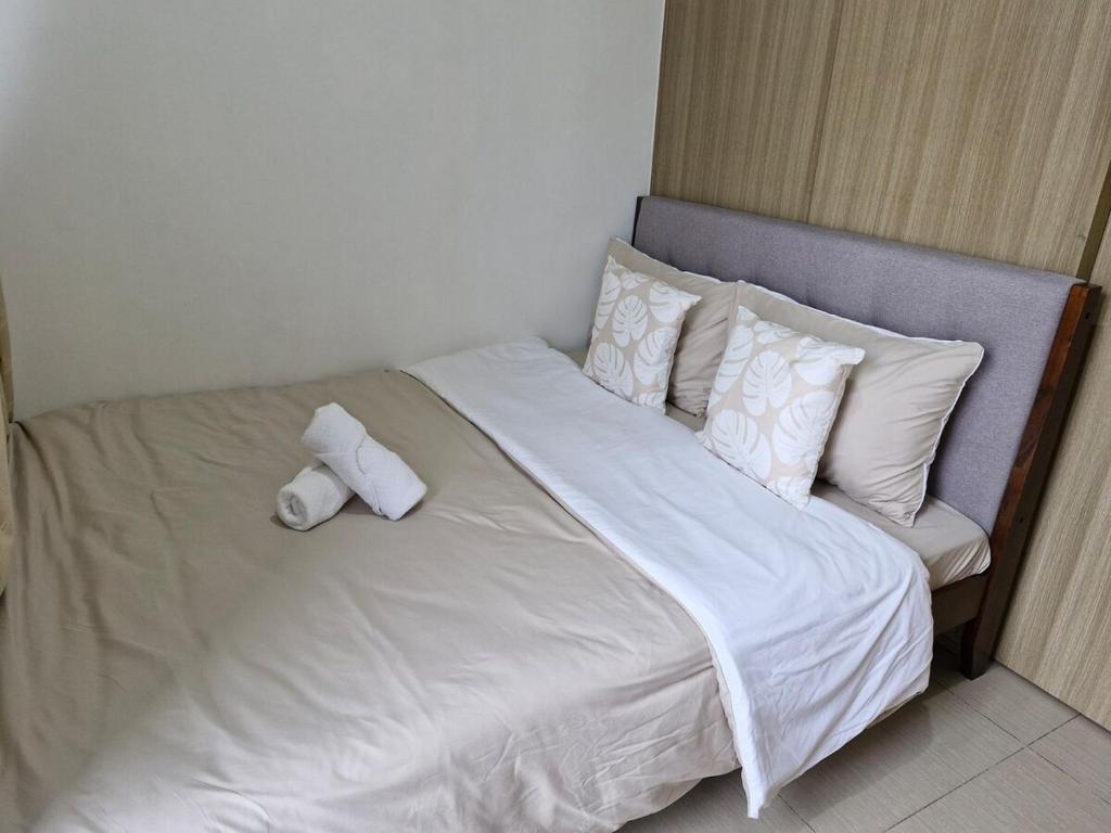 Comfy stay near MOA with work desk, Netflix, balcony, Manila (precios ...