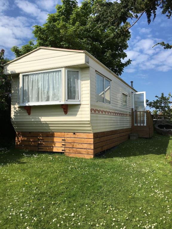 Caravan in Moelfre village, Moelfre (updated prices 2026)