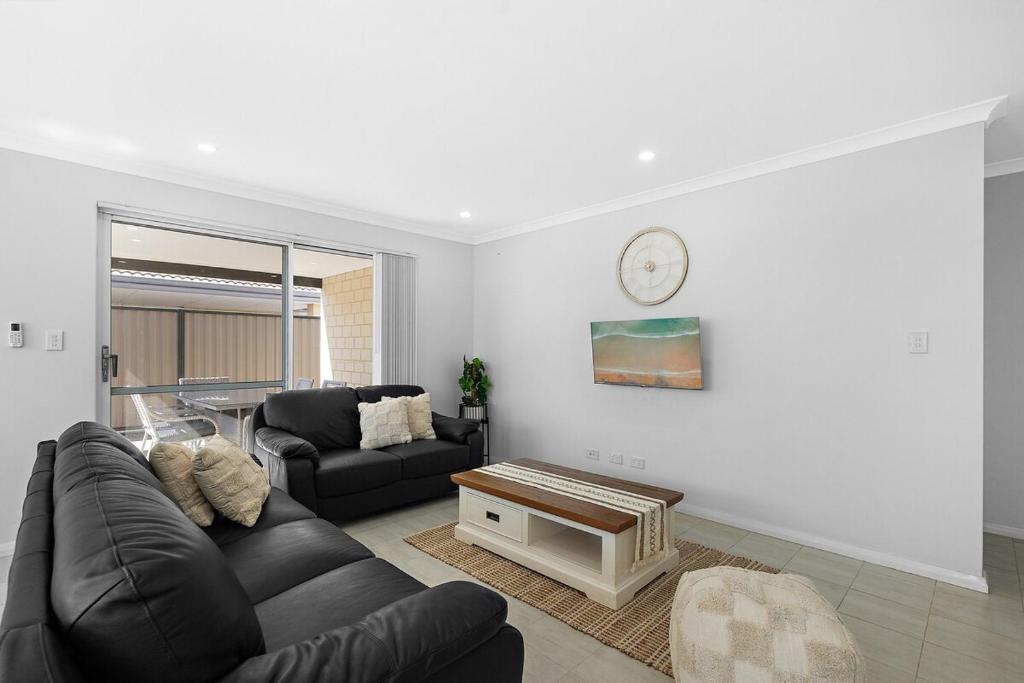 Spacious 4 Bedroom house in Southern River, Perth (preços atualizados ...