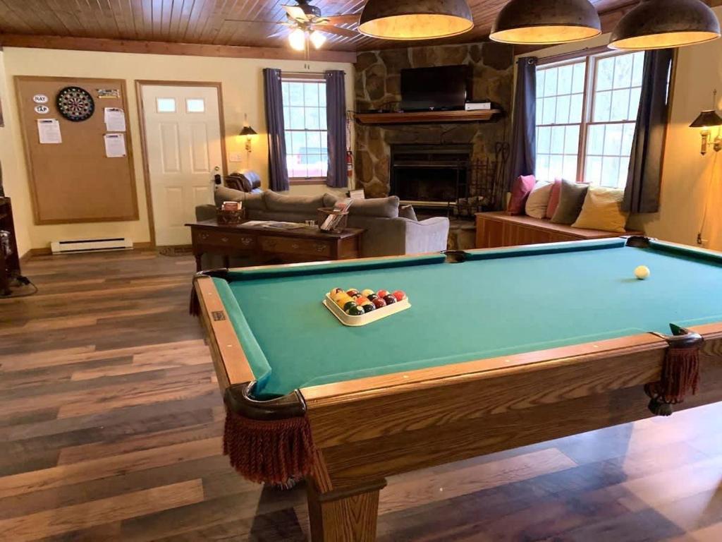 The Game Cabin at Rustic River, Austinburg (updated prices 2026)