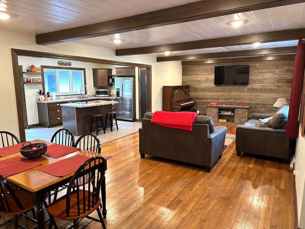 The Cortland Cottage at Brant's Apple Orchard, Ashtabula (updated ...