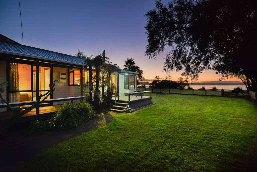 Cooper's Lakeside Cabin, Rotorua (updated prices 2026)