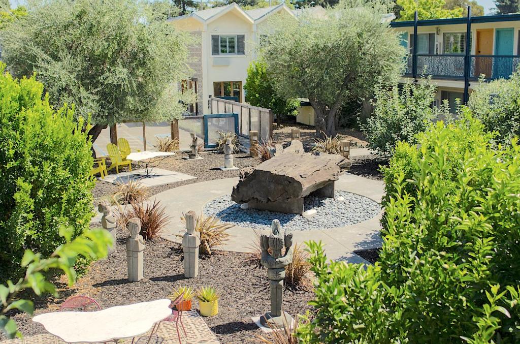 The Astro, Santa Rosa (updated prices 2025)